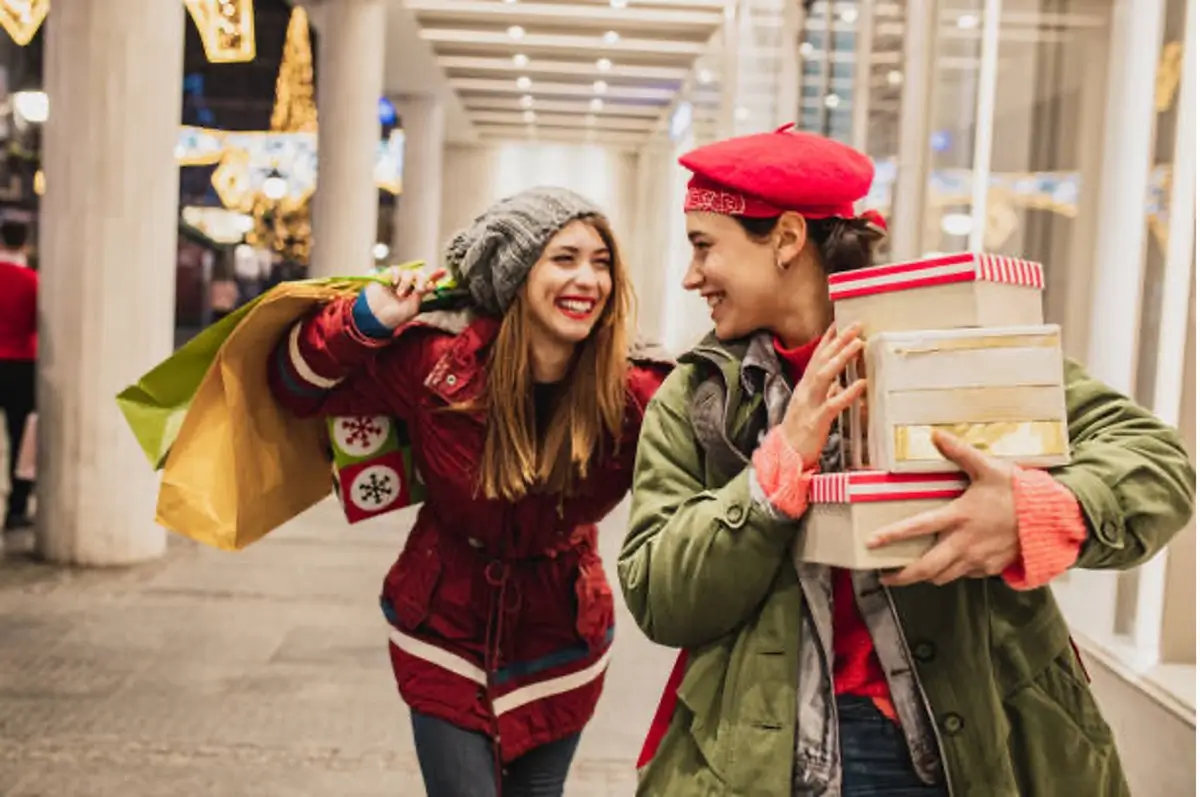 11 Best Travel Gifts for a Spectacular QVI Holiday